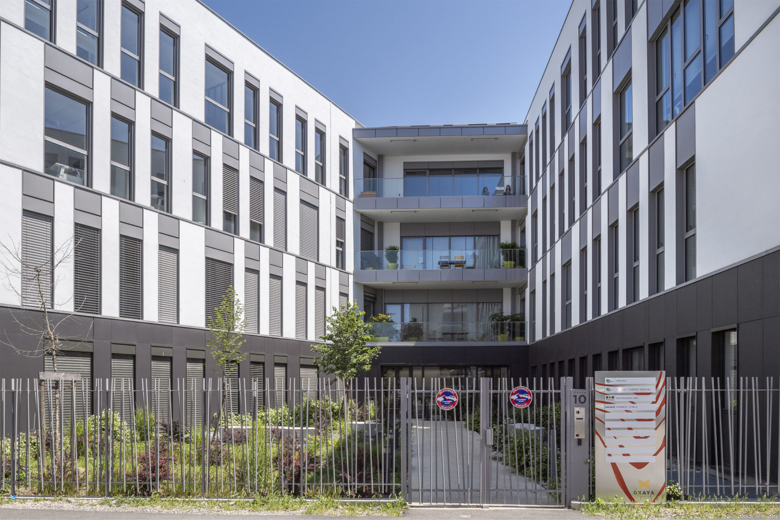 Oxaya // Projets // Lipstick Xanadu Architecture